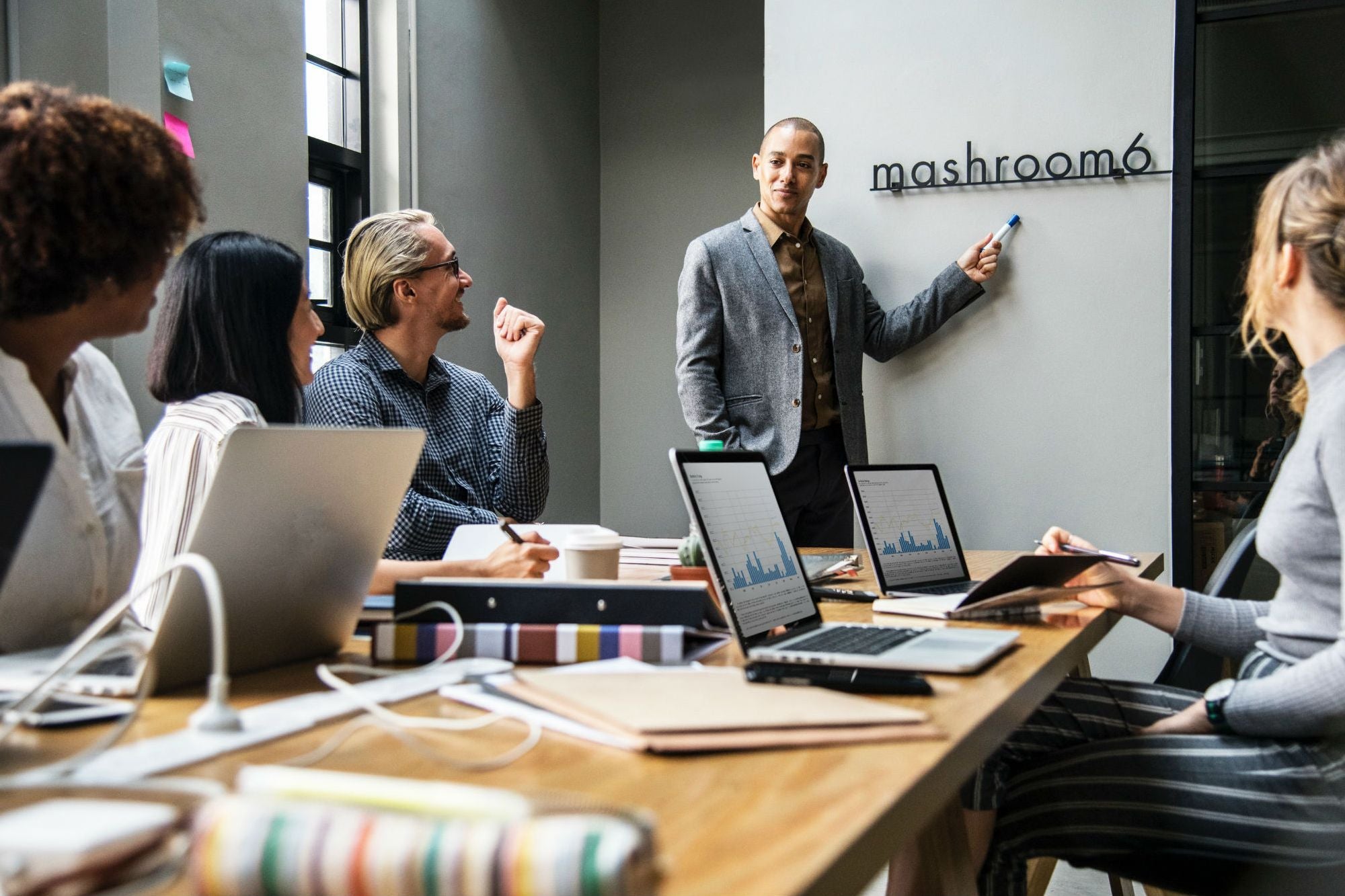 ¿Qué busca un inversionista en tu Pitch Deck? Mira cómo armar una ...