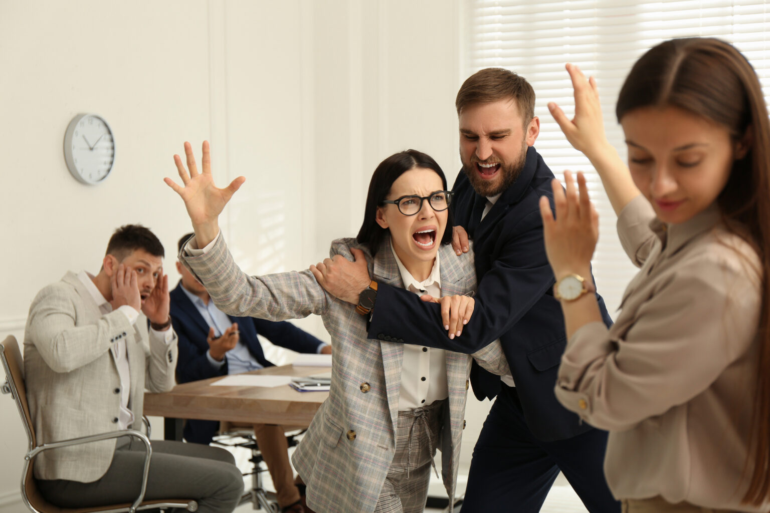 ¿Cómo tratar con personas groseras? 10 técnicas para manejar ...