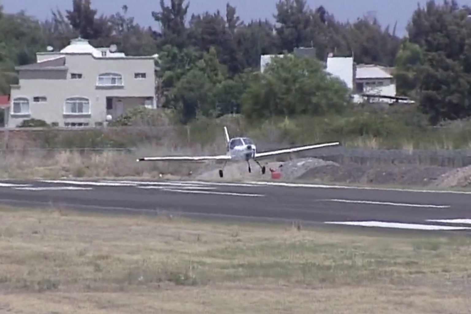 Halcón 2, el avión 100% mexicano, realiza su histórico primer vuelo ...