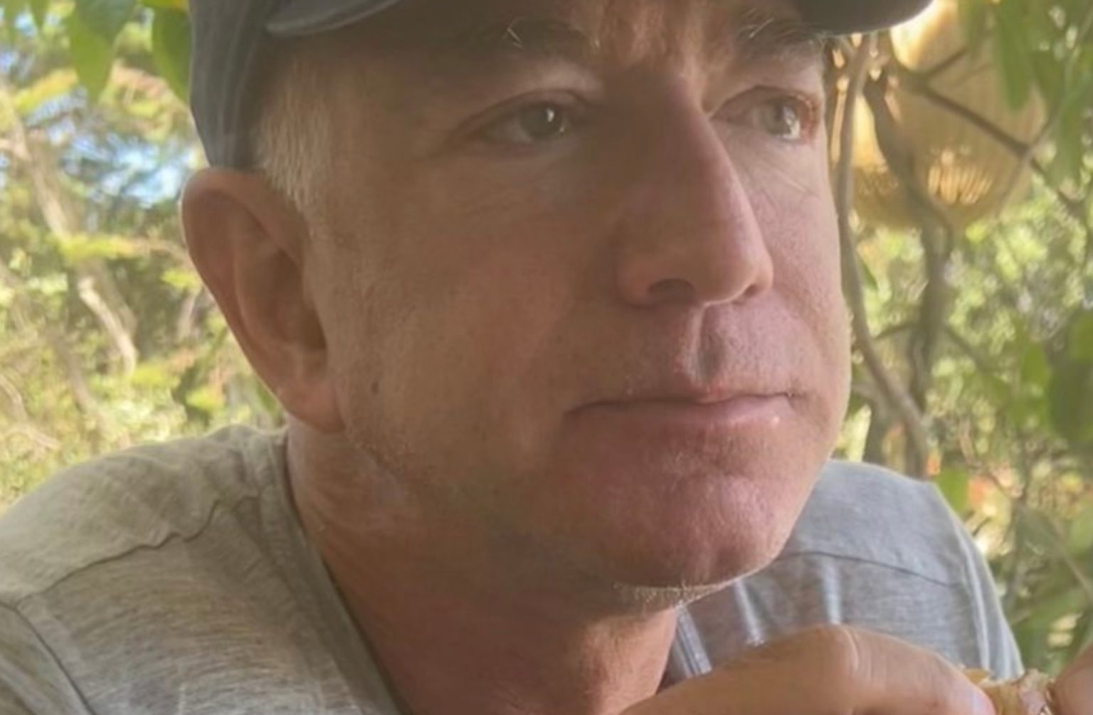Jeff Bezos publica una conmovedora foto para honrar su primer trabajo ...