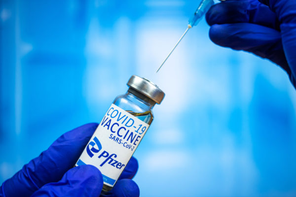 Moderna demanda a Pfizer y BioNTech por la patente de vacuna - Emprendedor