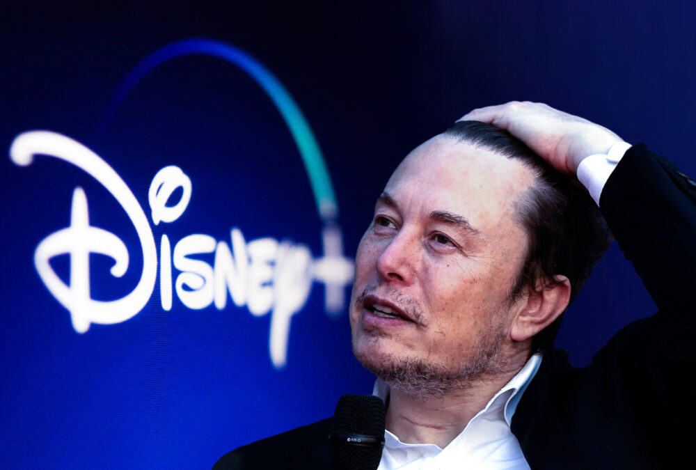 Tesla elimina la app Disney+ por el pleito entre Elon Musk y Bob Iger ...