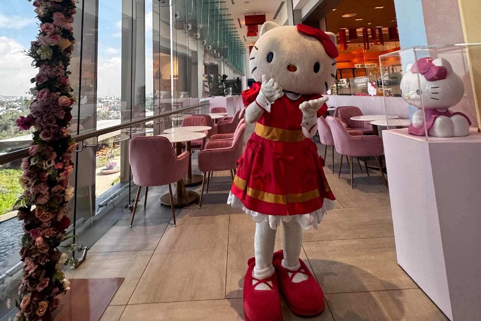 ¡Kawaii alert! ¿Qué es una pop-up store? Hello Kitty celebra su 50 ...