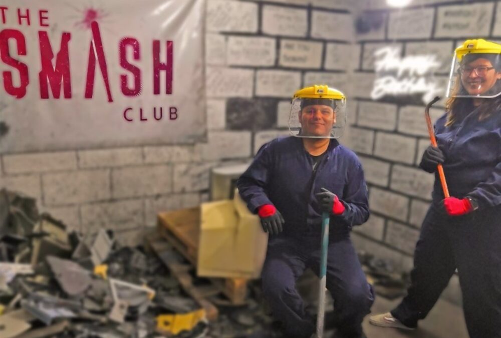 ¿Necesitas desahogarte? Los Rage Rooms son el negocio que capitaliza el estrés diario - Emprendedor
