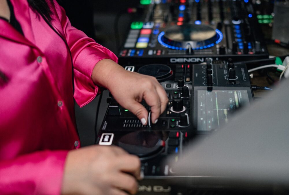 Xóchitl Luján y Denon DJ, tecnología con alma femenina que rompe ...