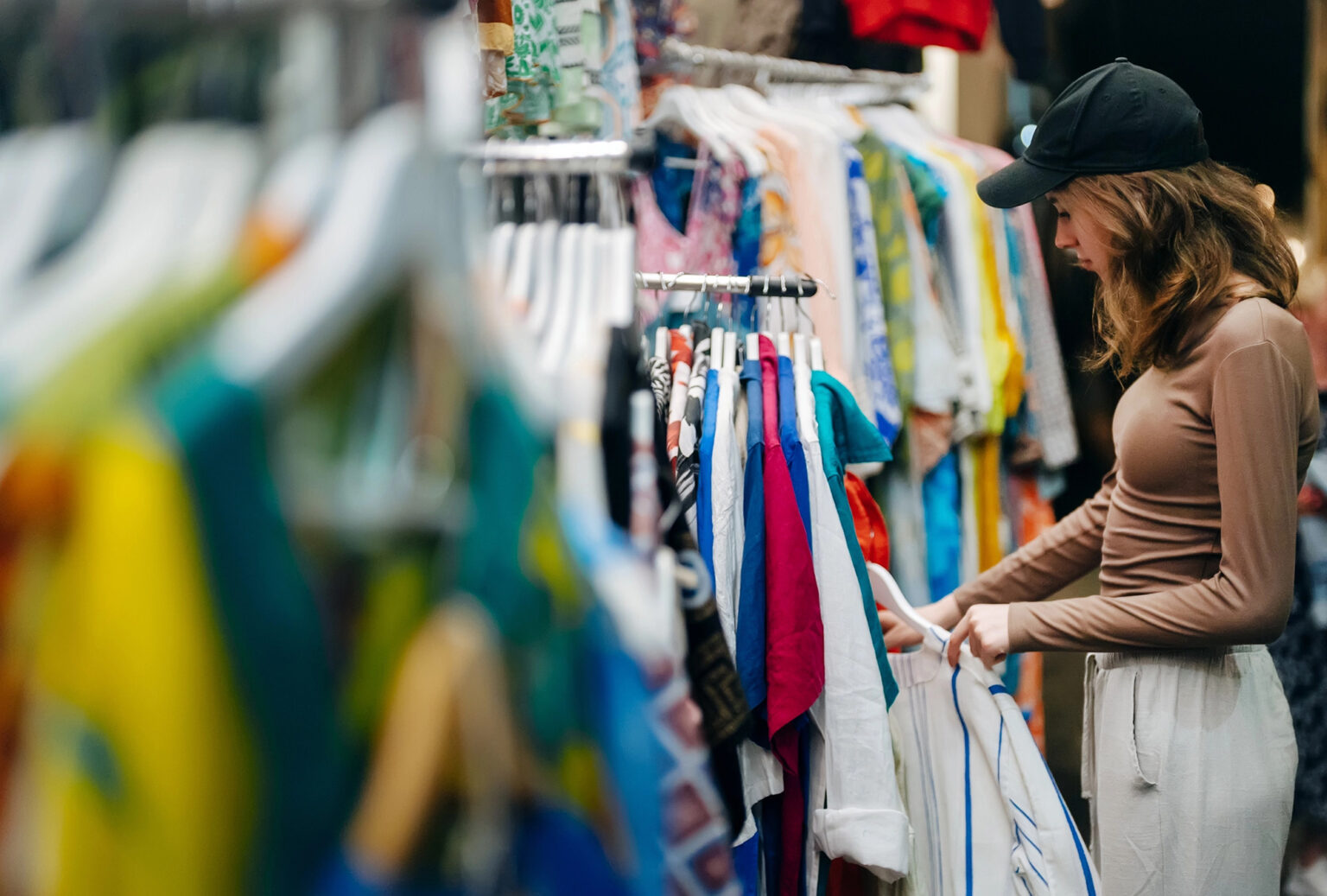 Ropa de segunda mano: la tendencia que conquista a la Generación Z en ...