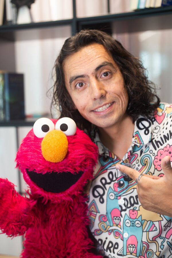 La campaña de Elmo y Enrique en TikTok va más allá del regreso a clases ...